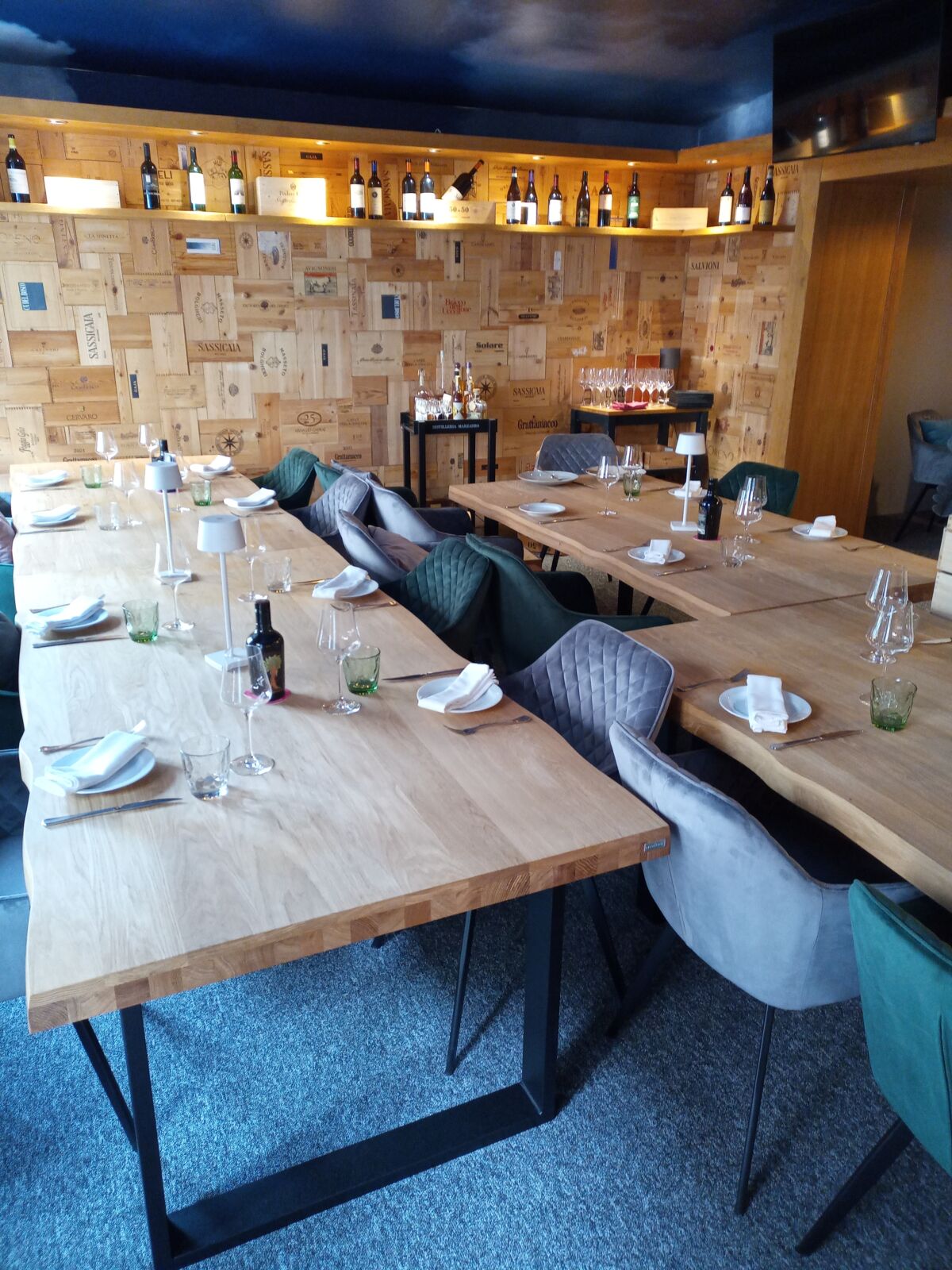 Reference - PTAJ - Zakázkové truhlářství